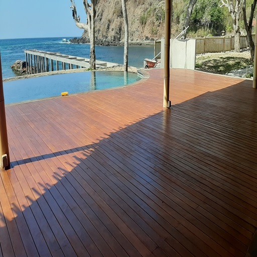 Cara Merawat Kayu Tropis agar tetap awet di Cuaca Ekstrem